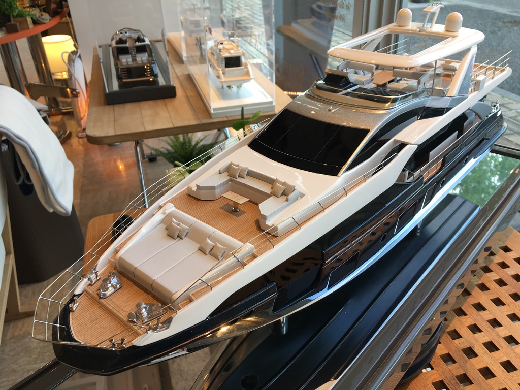 Azimut Grande 27 METRI | トピックス | SEA BREEZE