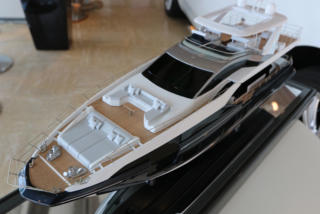 Azimut Grande 27 METRI | トピックス | SEA BREEZE